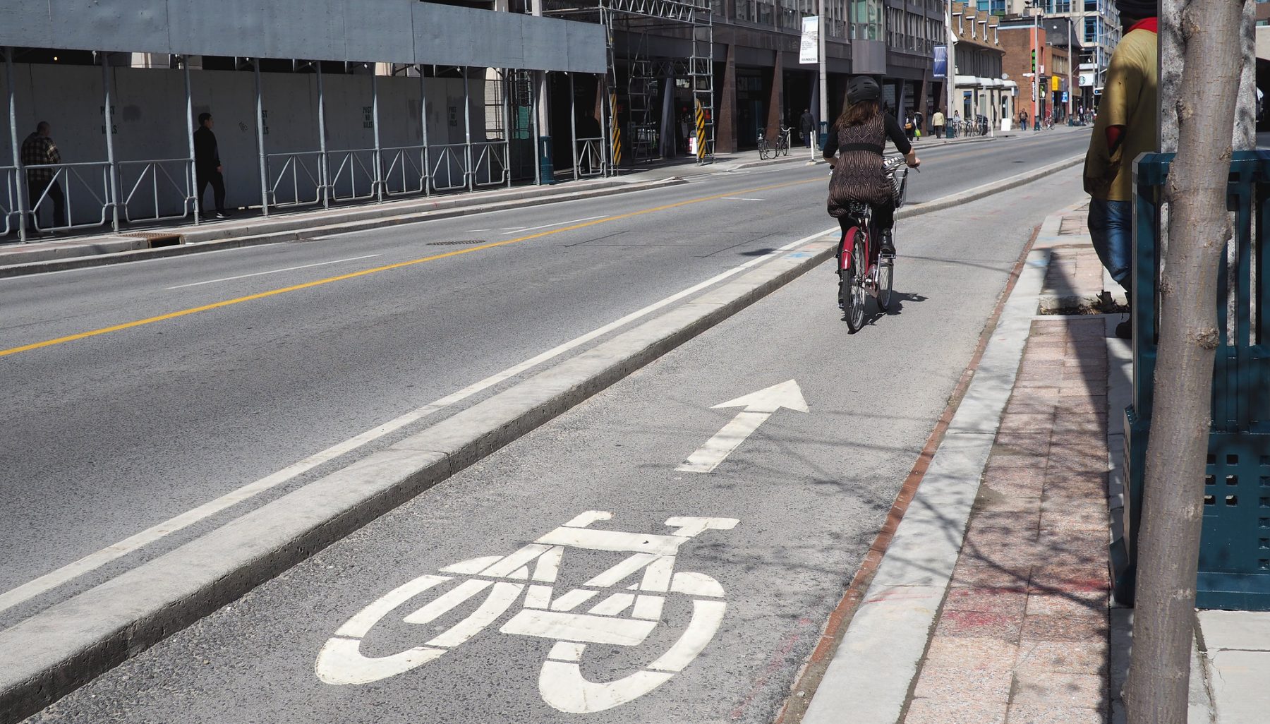 St. Paul Can Embrace One-way Protected Bike Lanes - Streets.mn