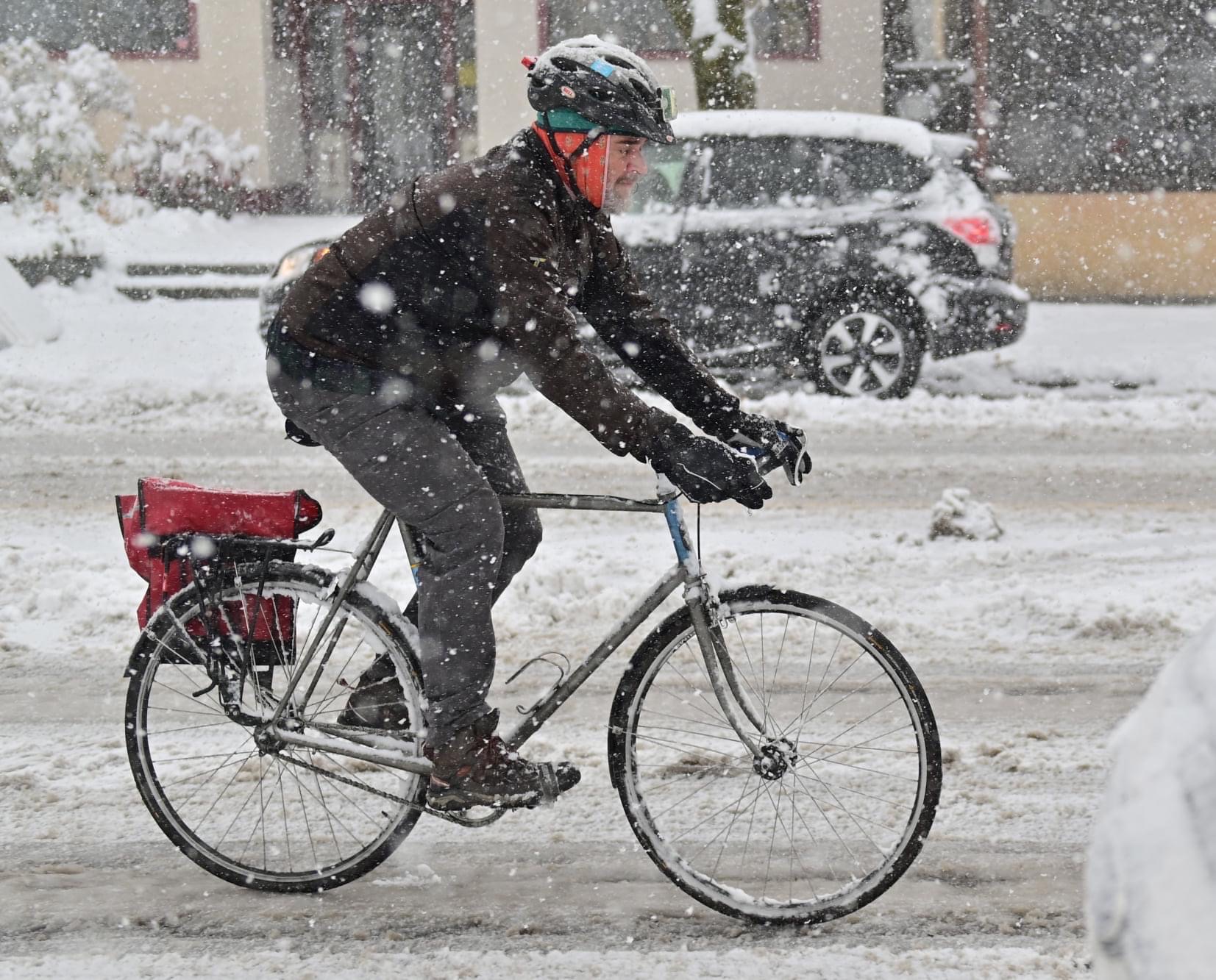 Cycling the City in a Snowstorm: A Few Tips and Tricks - Streets.mn
