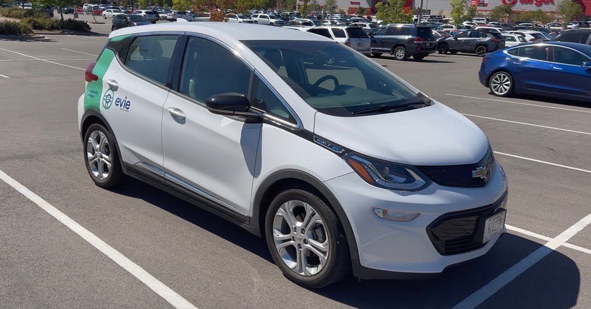 Evie Carshare Test Drive and Review - Streets.mn