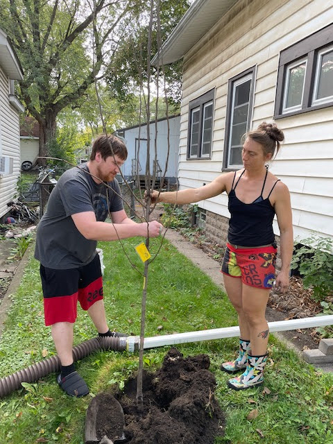 '1,000 Trees for Frogtown' Warms Hearts and Cools the Climate - Streets.mn
